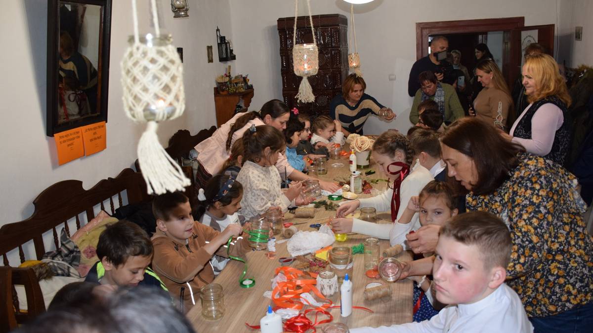 Márton-napi hagyományok elevenedtek meg a Nagyberegi Tájházban - Kézműveskedés, libazsíros ...